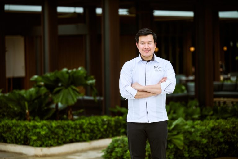 Chao Phraya Terrace restaurant at Four Seasons Hotel Bangkok⋆ Happy ...